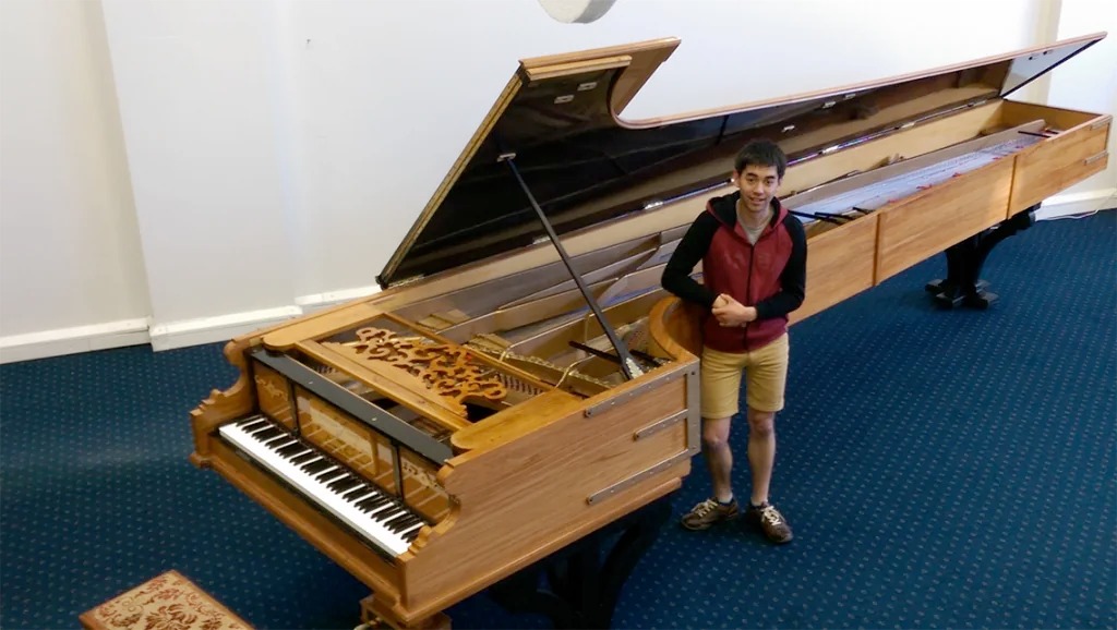 Bajram.com | Le piano le plus long du monde